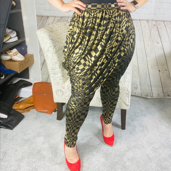 Sexy Diva | Pants & Jumpsuits | X Hiram Style Gold Black Stretchy Pants ...